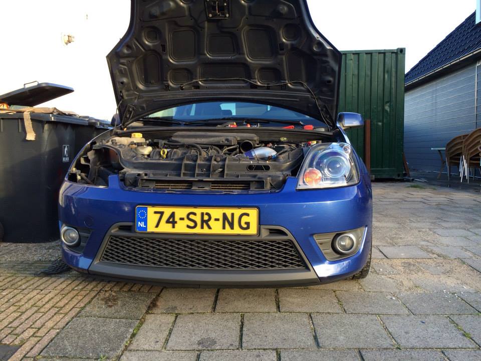 Fiat Fiesta MK6 Fitting in car – RetroFit Lab Blog