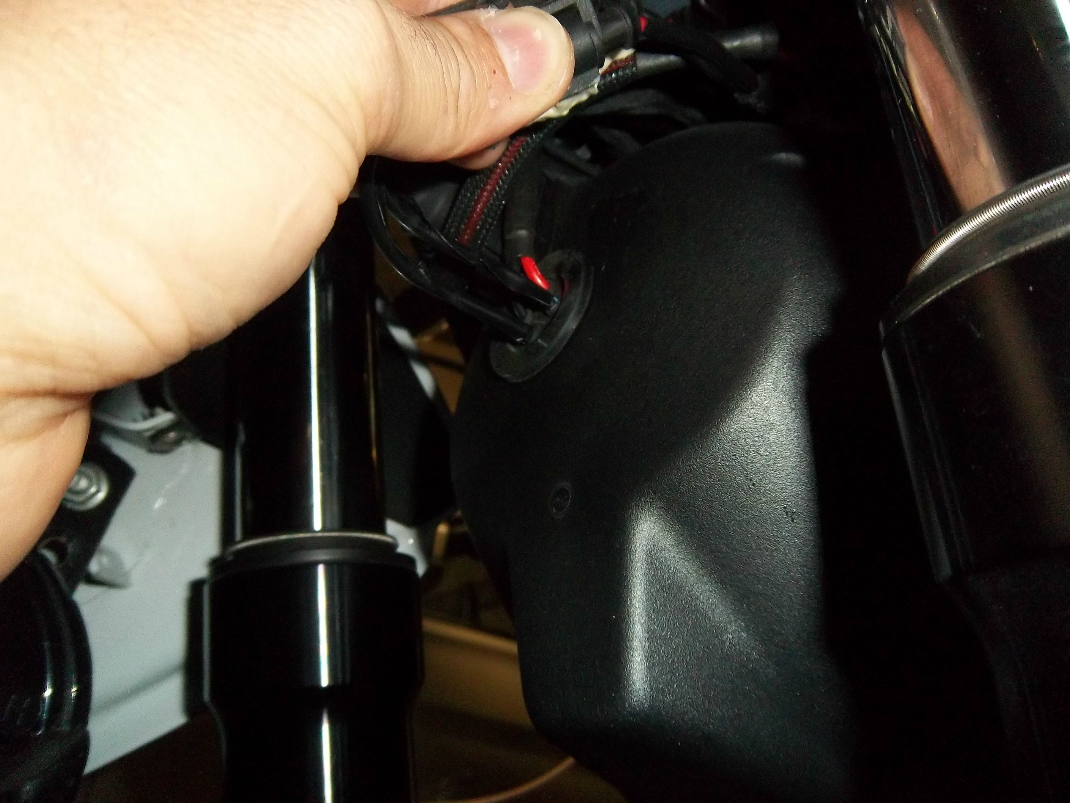 BMW R1200R Xenon installation step 8.1 – RetroFit Lab Blog